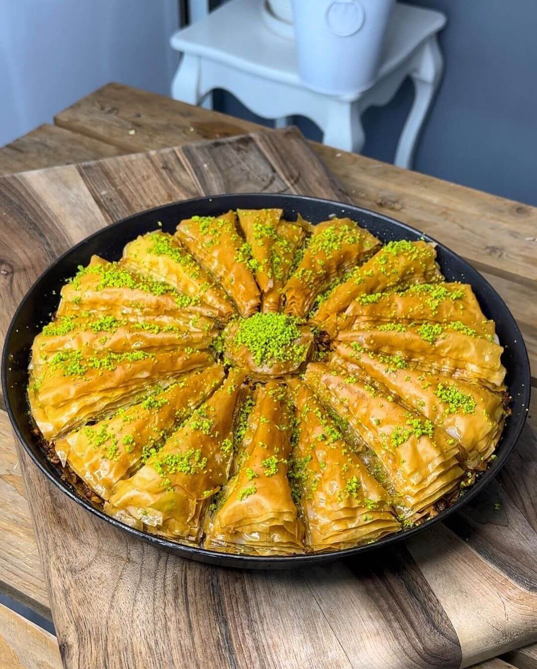 طرز تهیه باقلوا شیر عسلی تبریز با خمیر باقلوا، فوق العاده خوشمزه